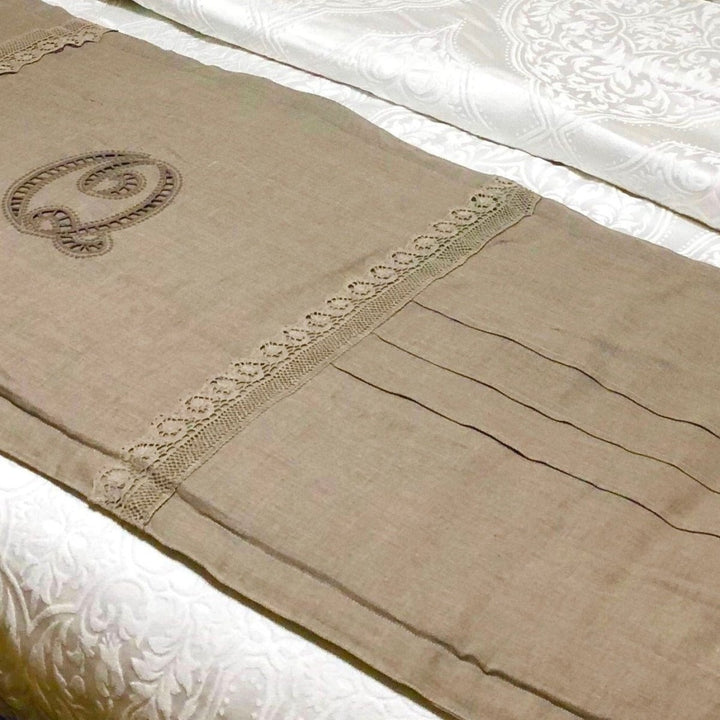 Personalised Linen Bedding: Elegant Embroidered Monograms & Designs ...