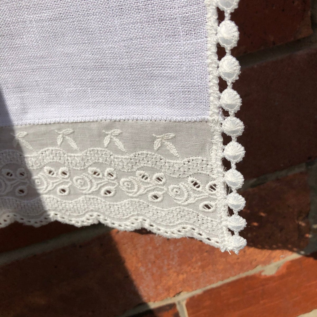 Styal White Linen Lace Cafe Curtain – Linen and Letters